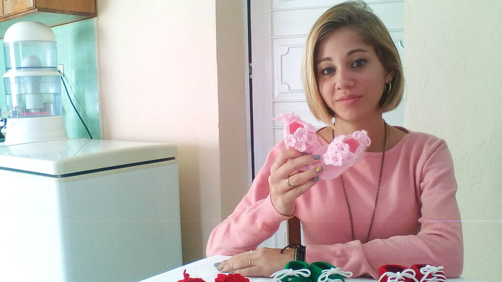 Claudia; con el arte de sus manos – La Voz de Cabaiguán